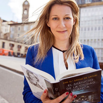 Más de 700.000 lectores y 35 ediciones | Eva García Sáenz de Urturi ...
